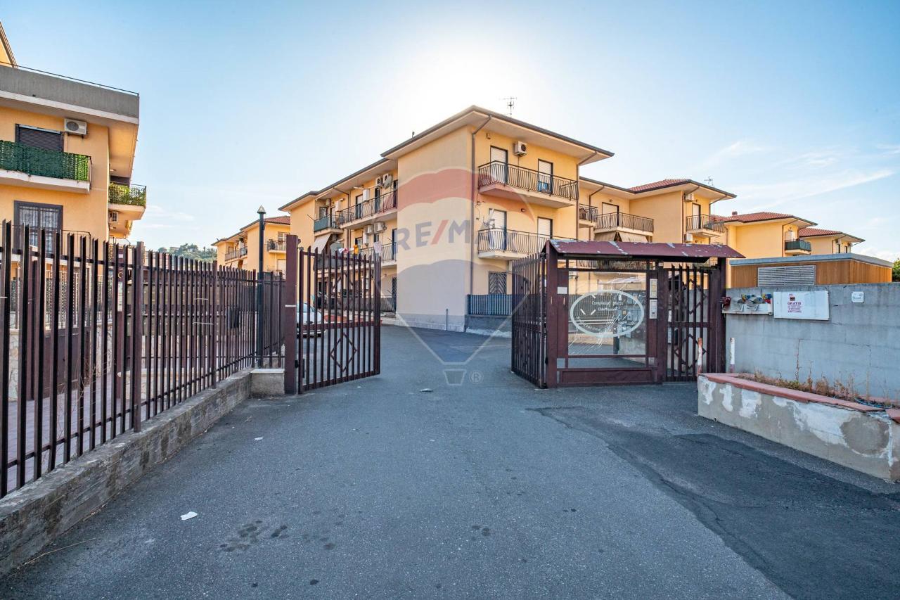 Negozio in vendita a Motta Sant'Anastasia