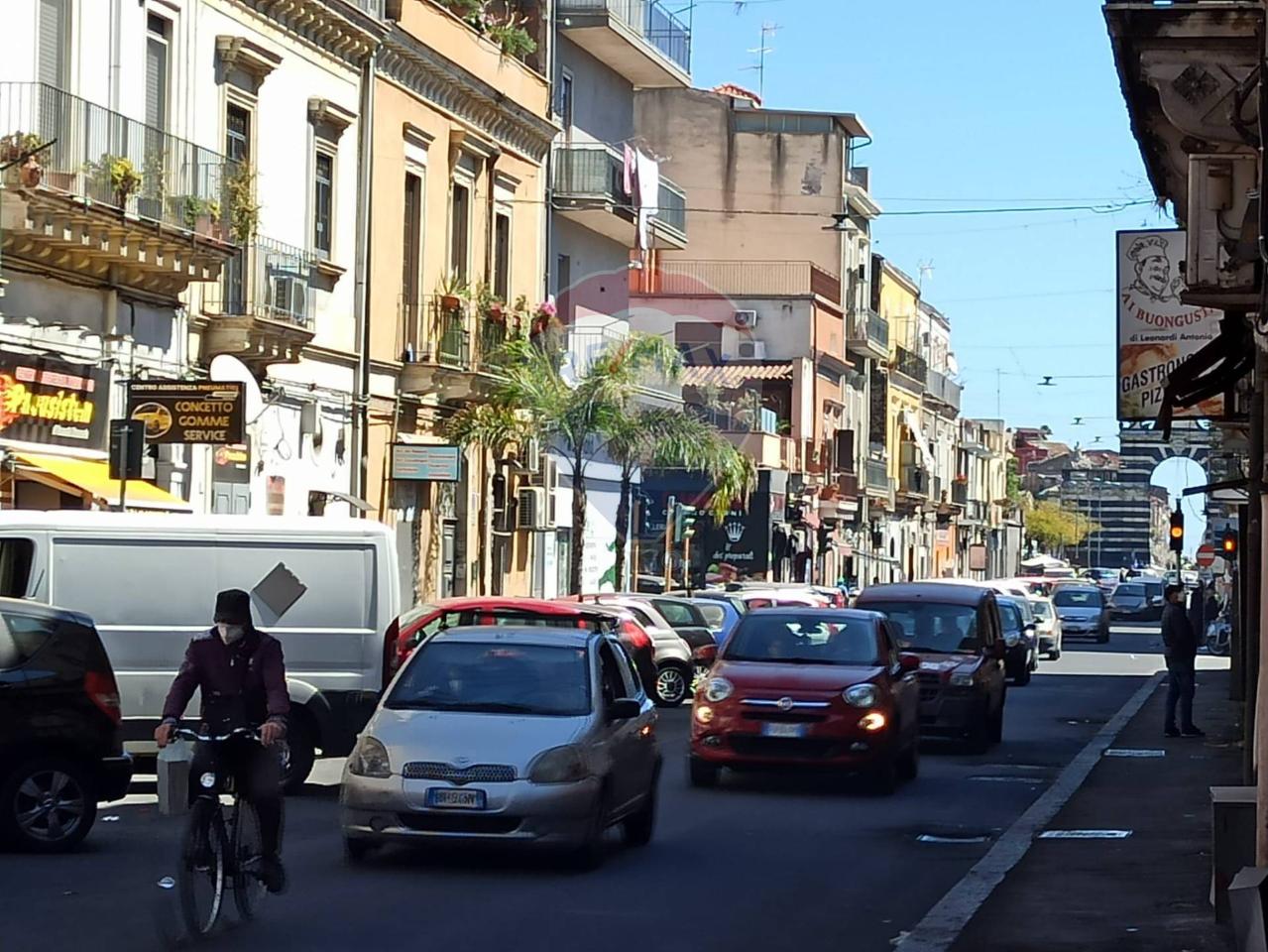 Negozio in affitto a Catania