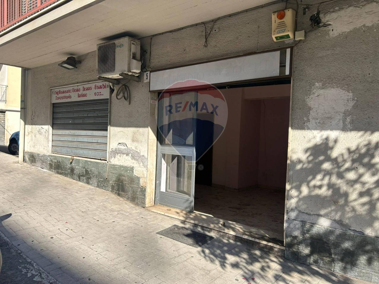 Negozio in vendita a Gravina Di Catania