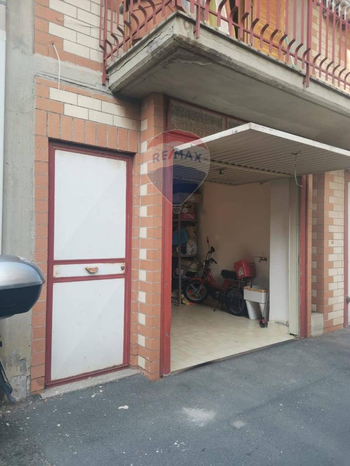 Box in vendita a Gravina Di Catania