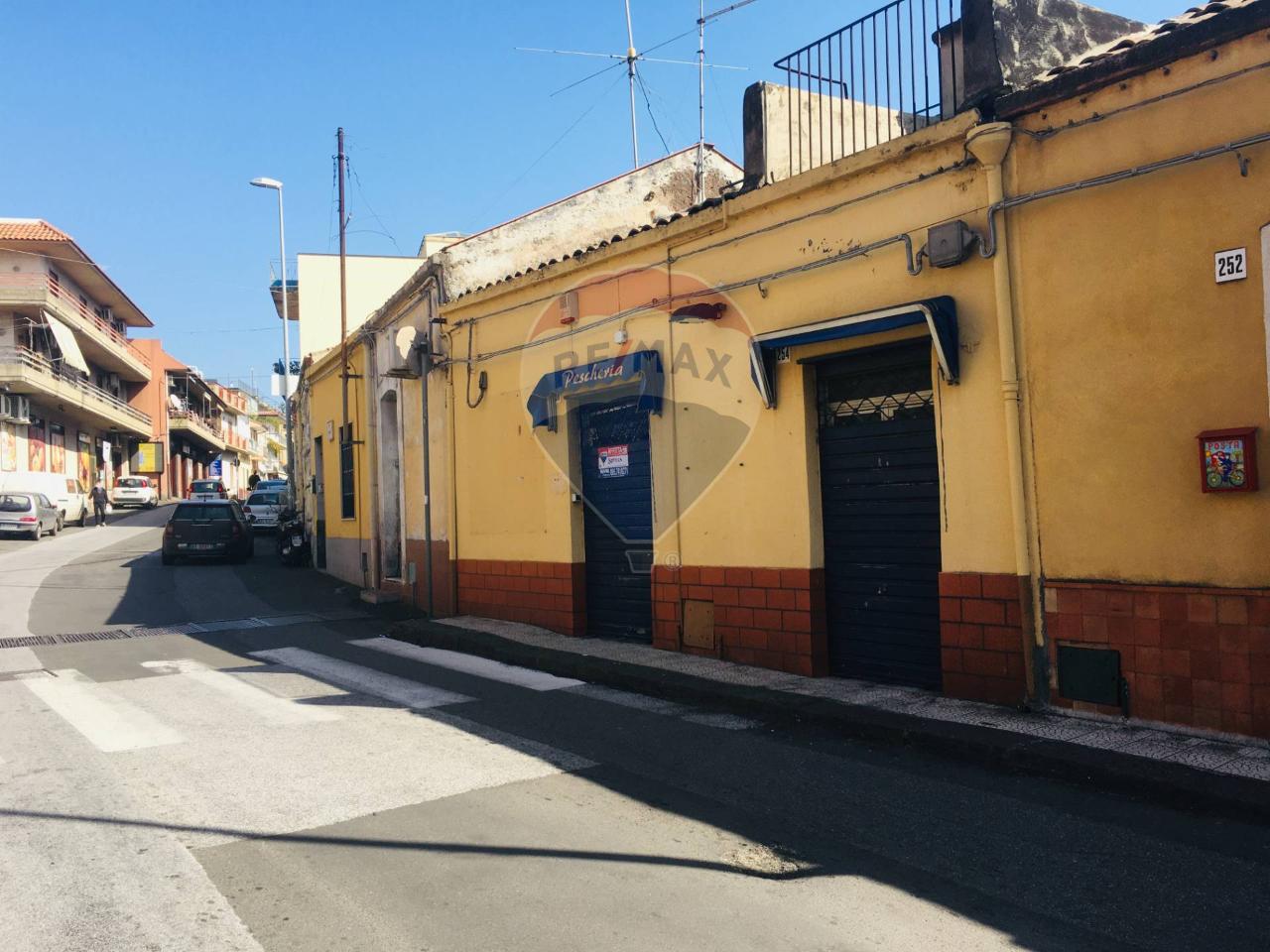 Casa indipendente in vendita a Aci Castello