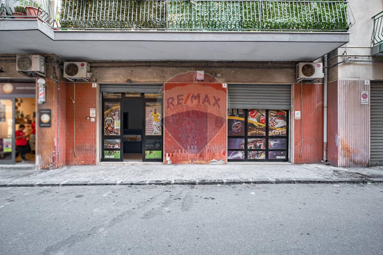 Esercizio commerciale in affitto a San Giovanni La Punta