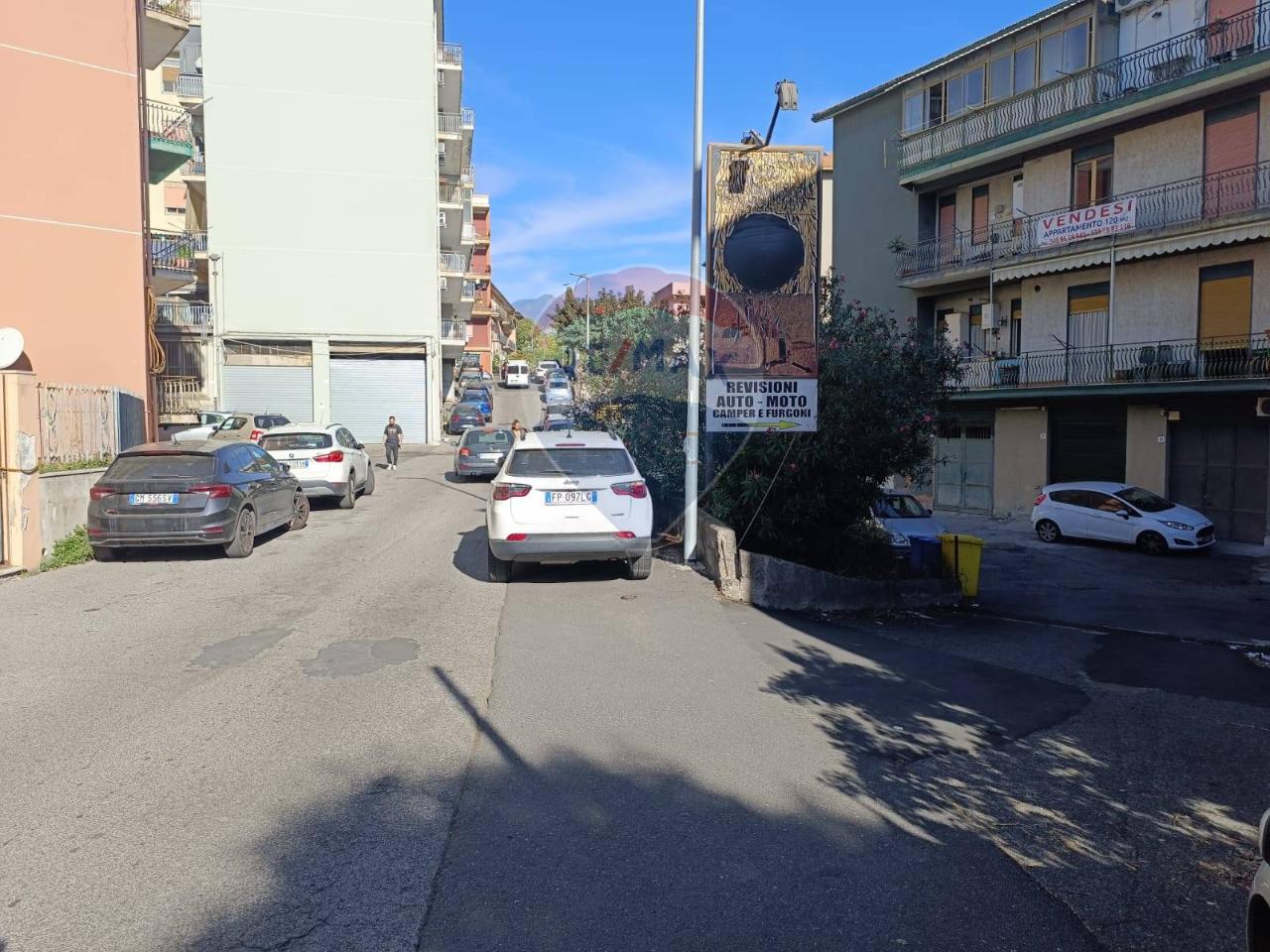 Negozio in vendita a Mascalucia