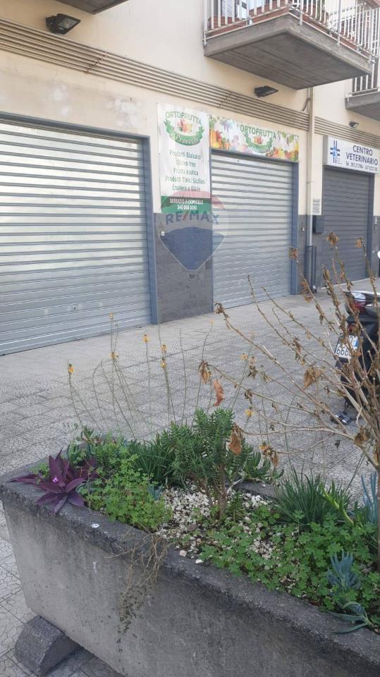 Negozio in affitto a Tremestieri Etneo
