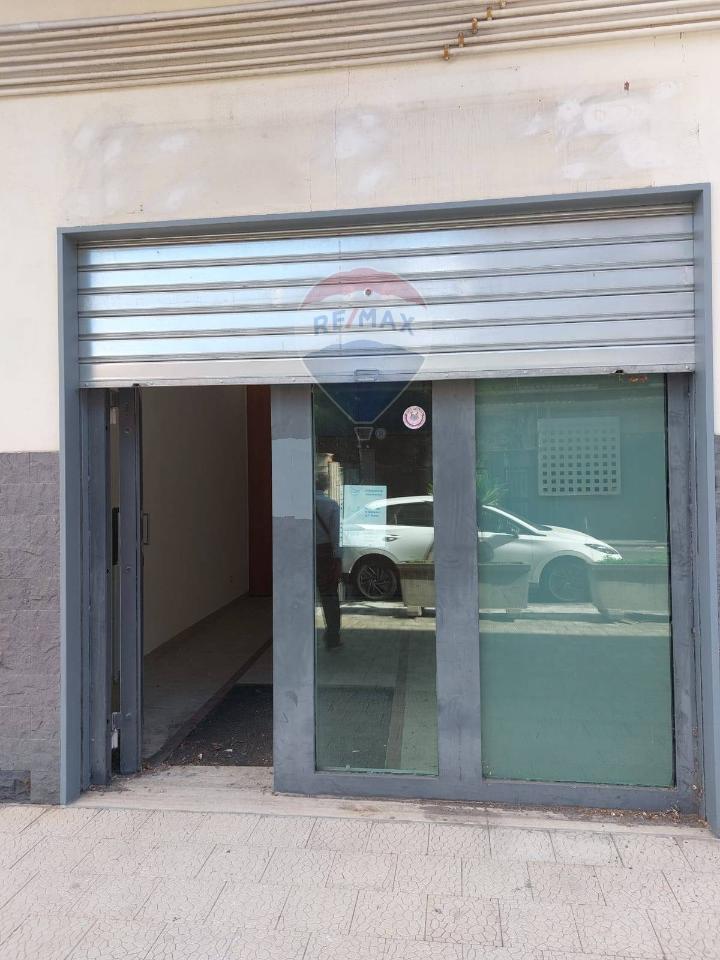 Negozio in affitto a Tremestieri Etneo