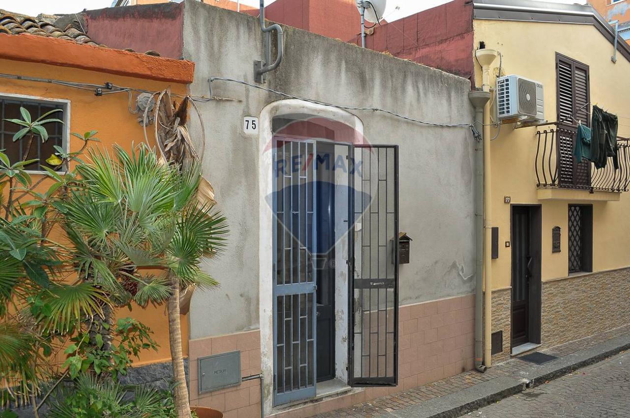 Casa indipendente in vendita a Aci Castello
