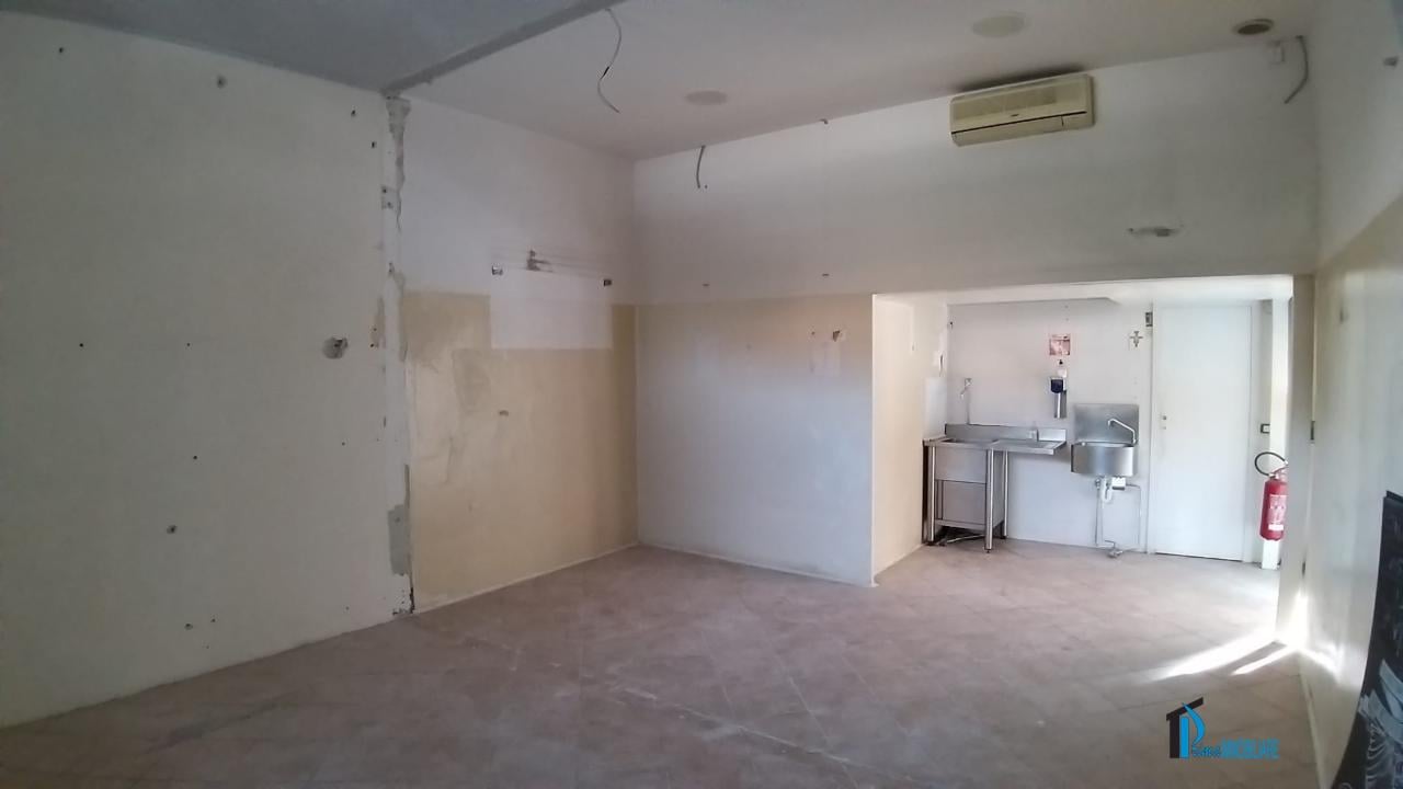 Negozio in affitto a Terni