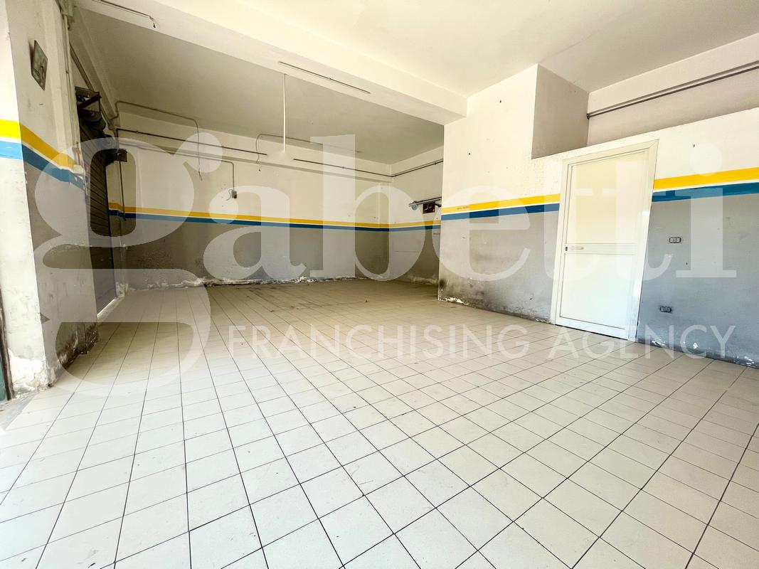 Negozio in affitto a Mugnano Di Napoli