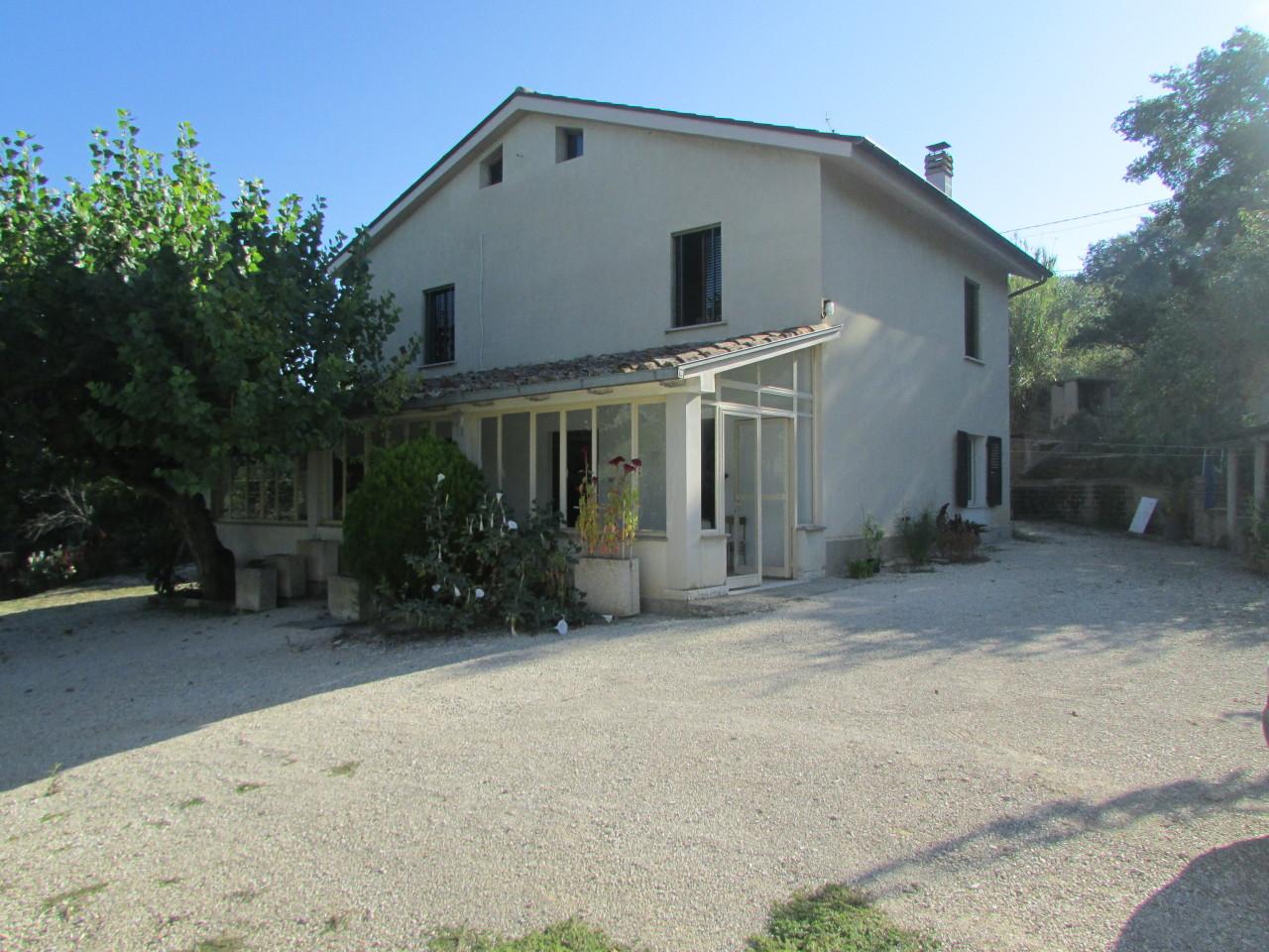 Casa indipendente in vendita a Todi