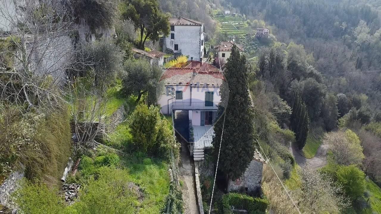 Casa indipendente in vendita a Bagni Di Lucca