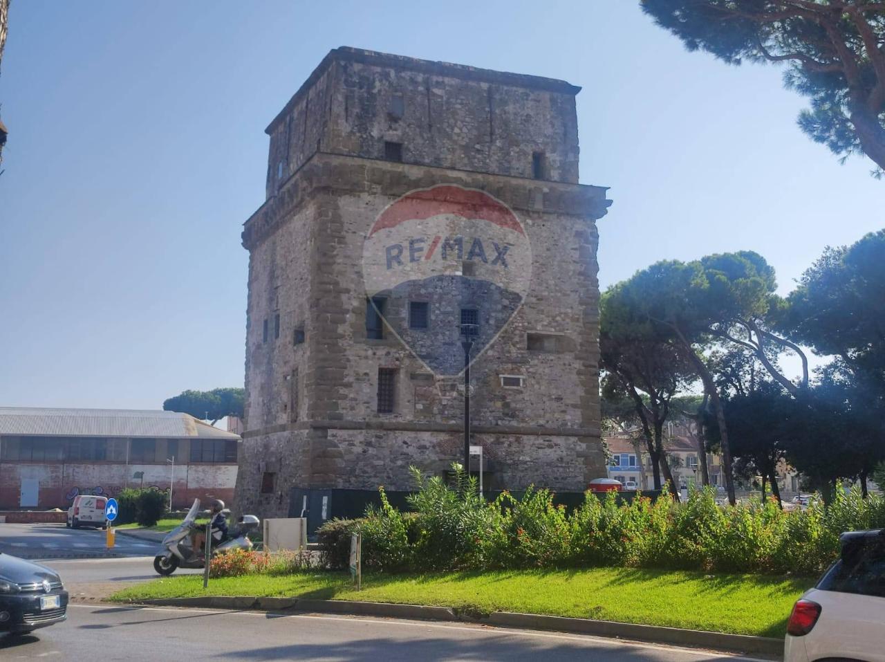 Esercizio commerciale in vendita a Viareggio