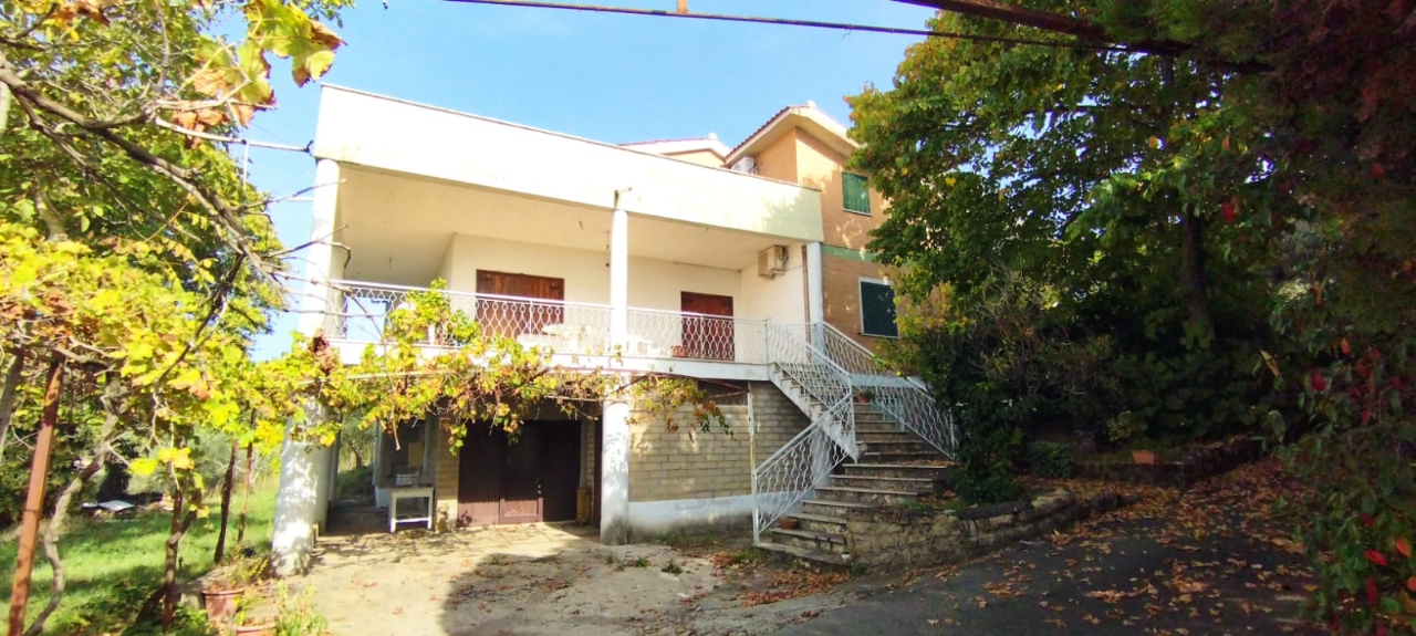 Villa unifamiliare in vendita a Lanuvio