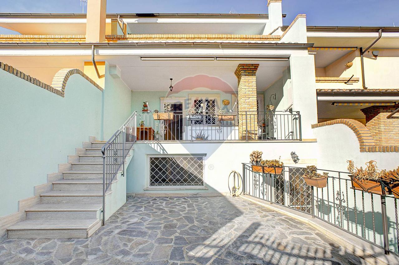 Villa a schiera in vendita a Pomezia