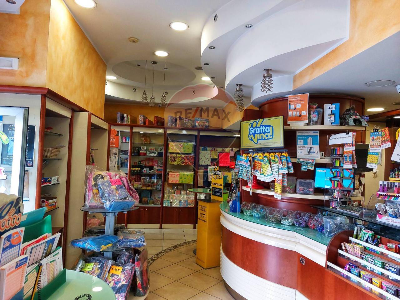 Esercizio commerciale in vendita a Pomezia