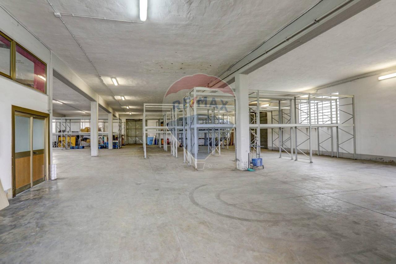 Capannone in vendita a Aprilia