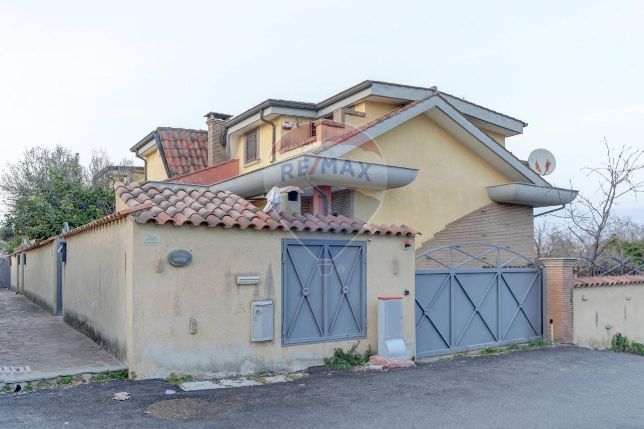 Villa a schiera in vendita a Pomezia