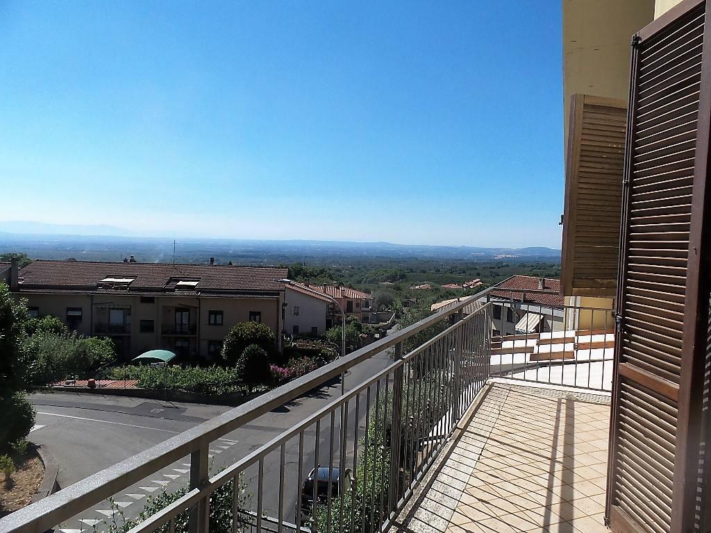 Appartamento in vendita a Caprarola