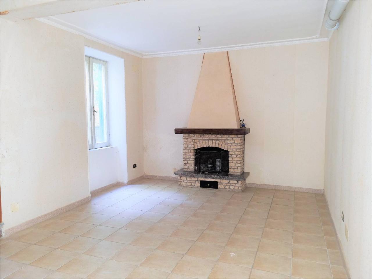 Appartamento in vendita a Caprarola