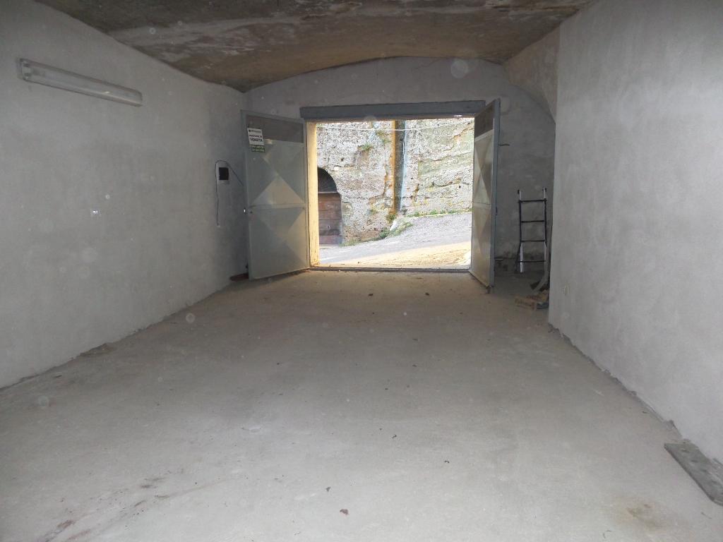 Box in vendita a Caprarola