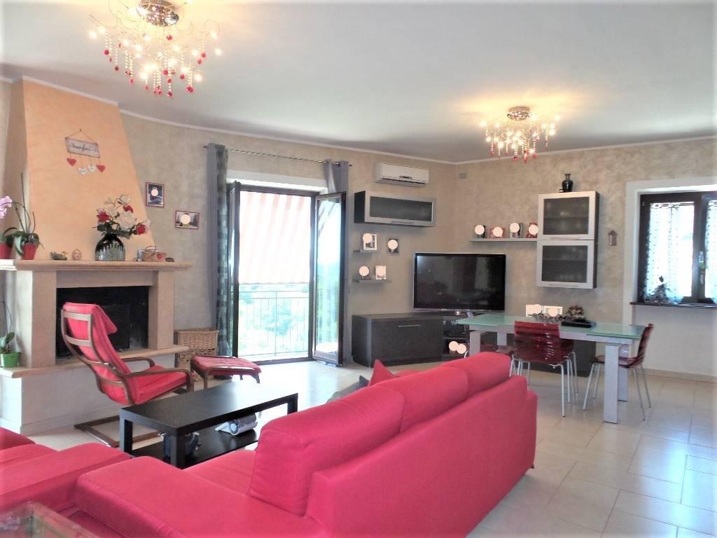 Appartamento in vendita a Caprarola