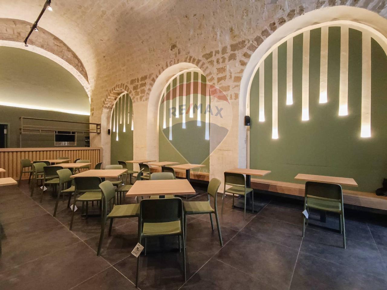 Esercizio commerciale in vendita a Bari