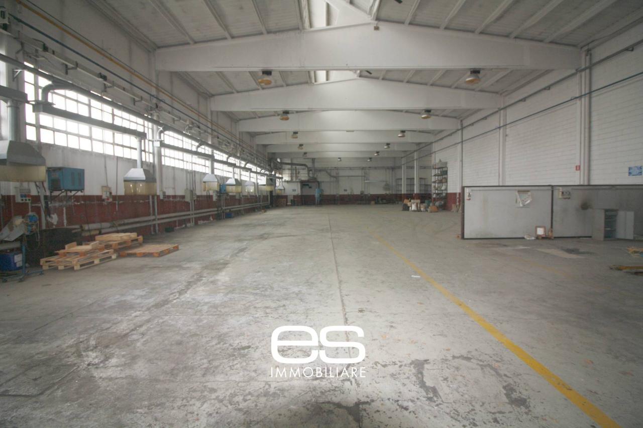 Capannone in vendita a Renate