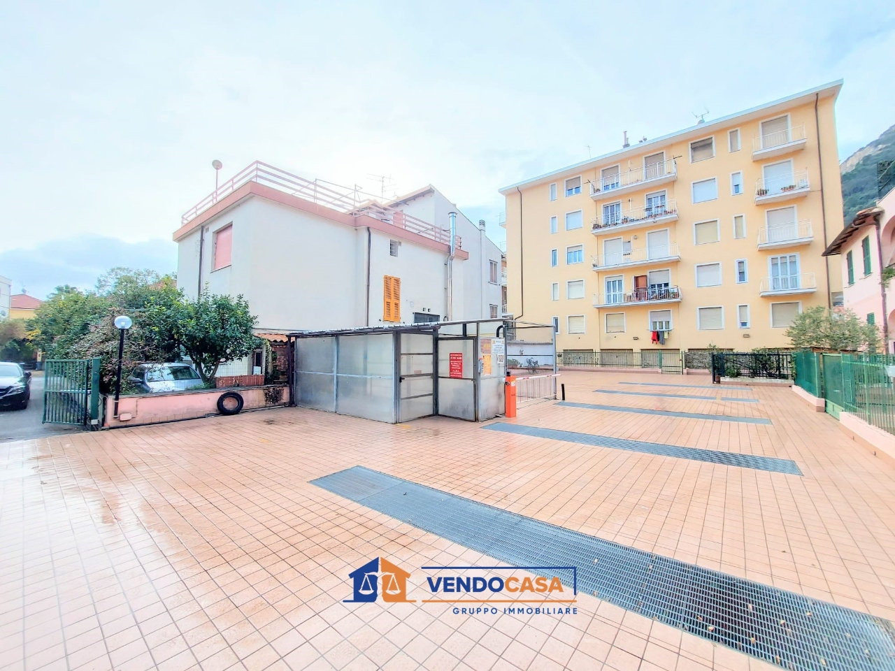 Box in vendita a Finale Ligure