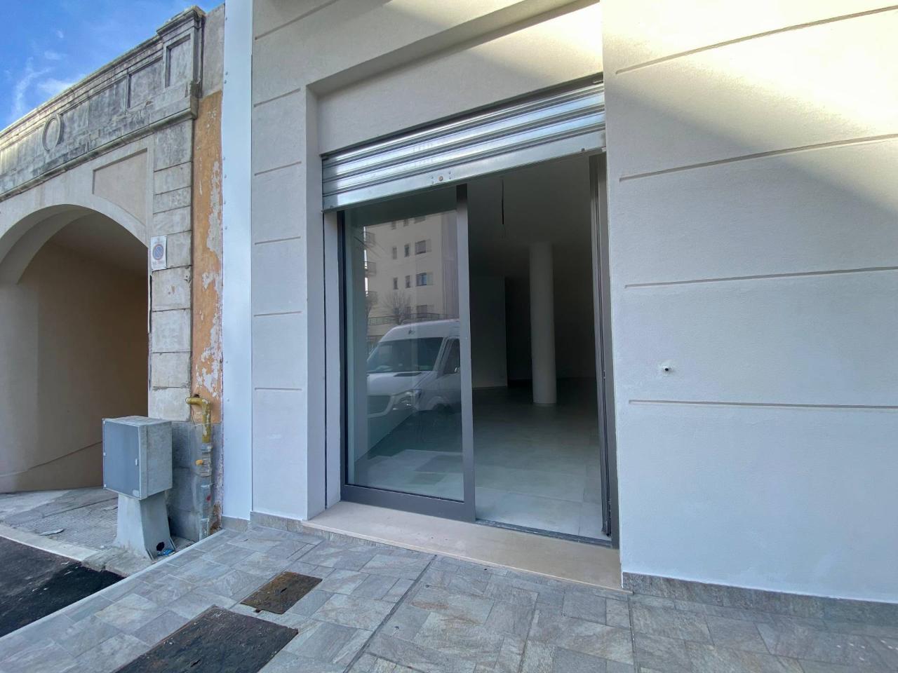 Negozio in affitto a L'Aquila