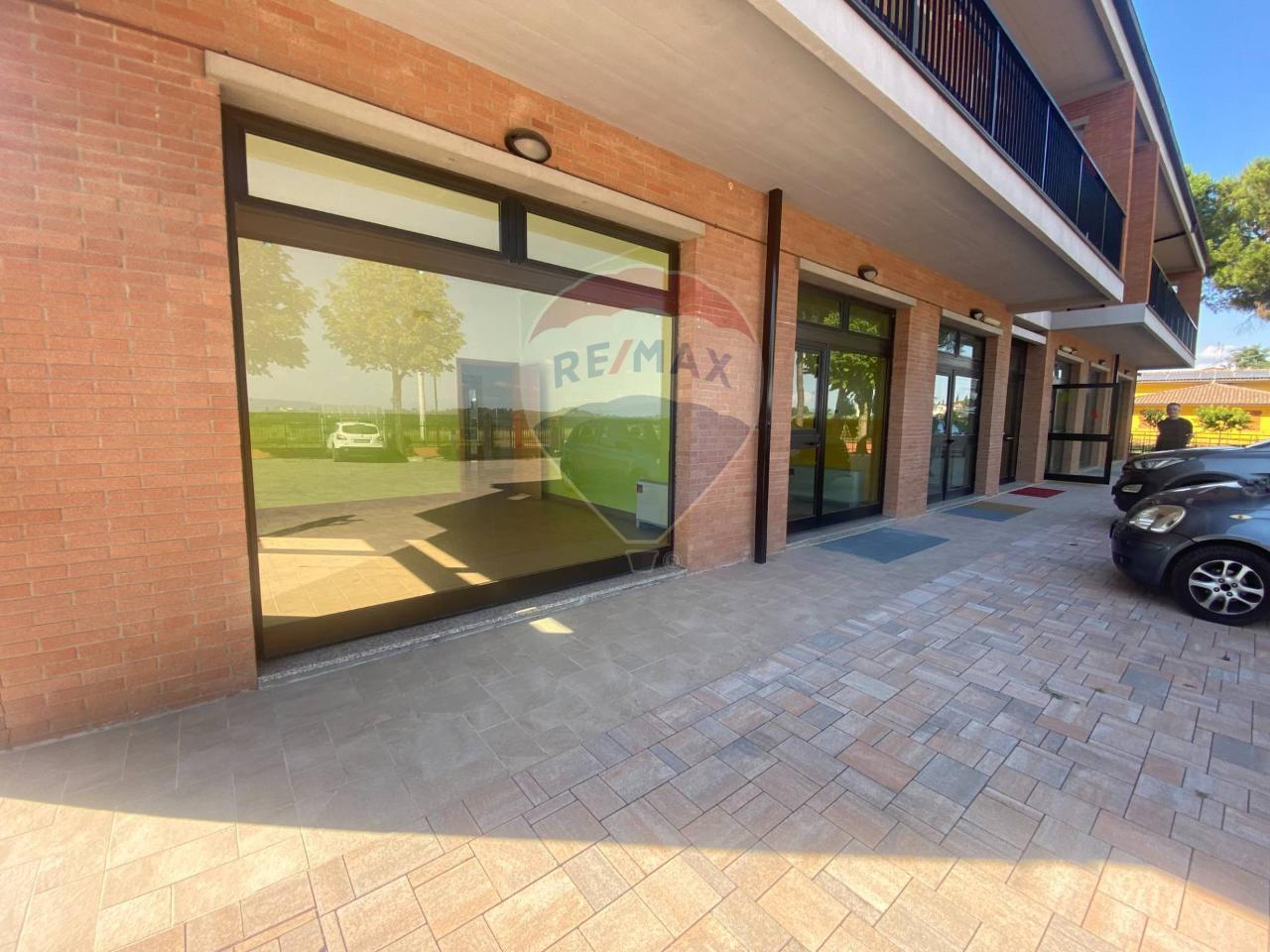 Negozio in affitto a Perugia