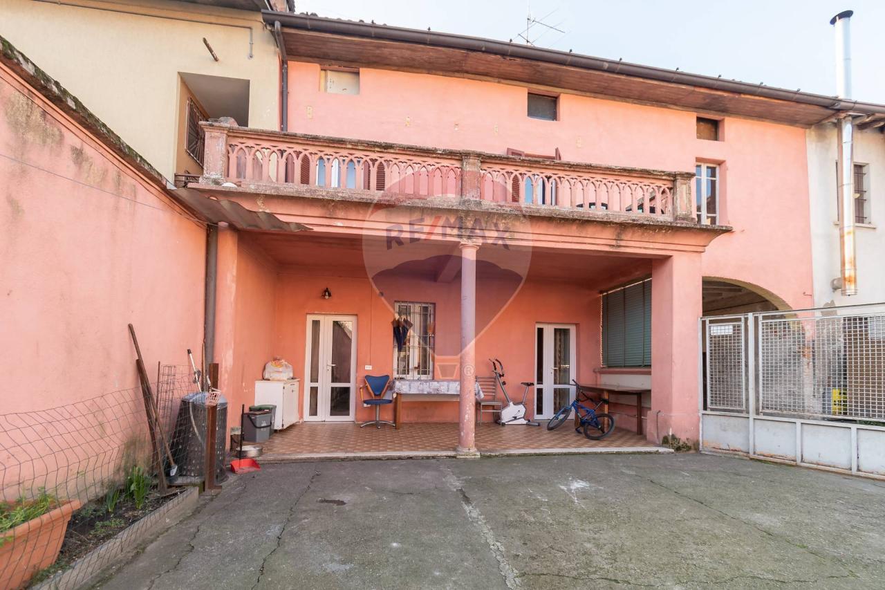 Casa indipendente in vendita a Dello