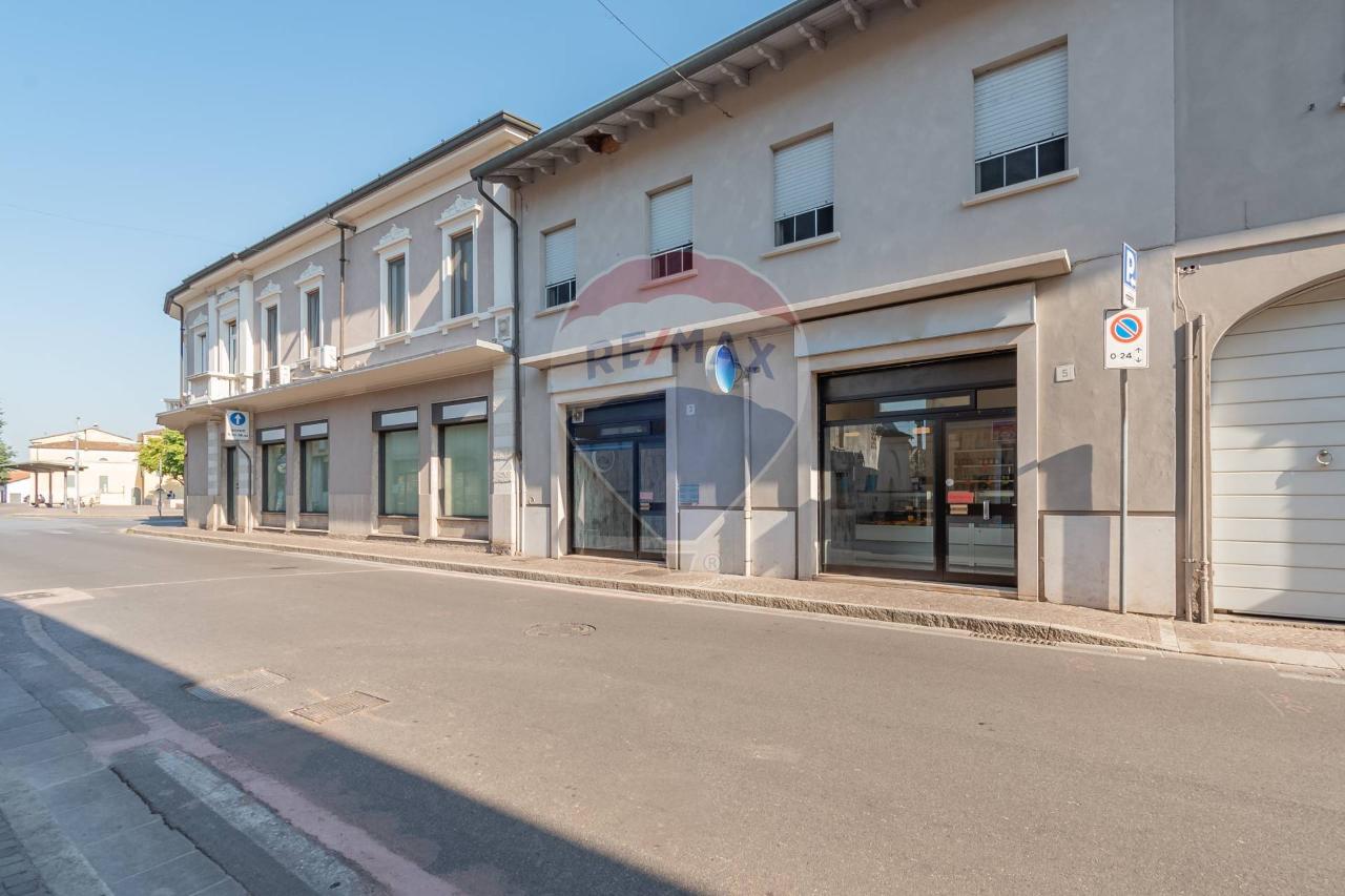 Esercizio commerciale in vendita a Ghedi