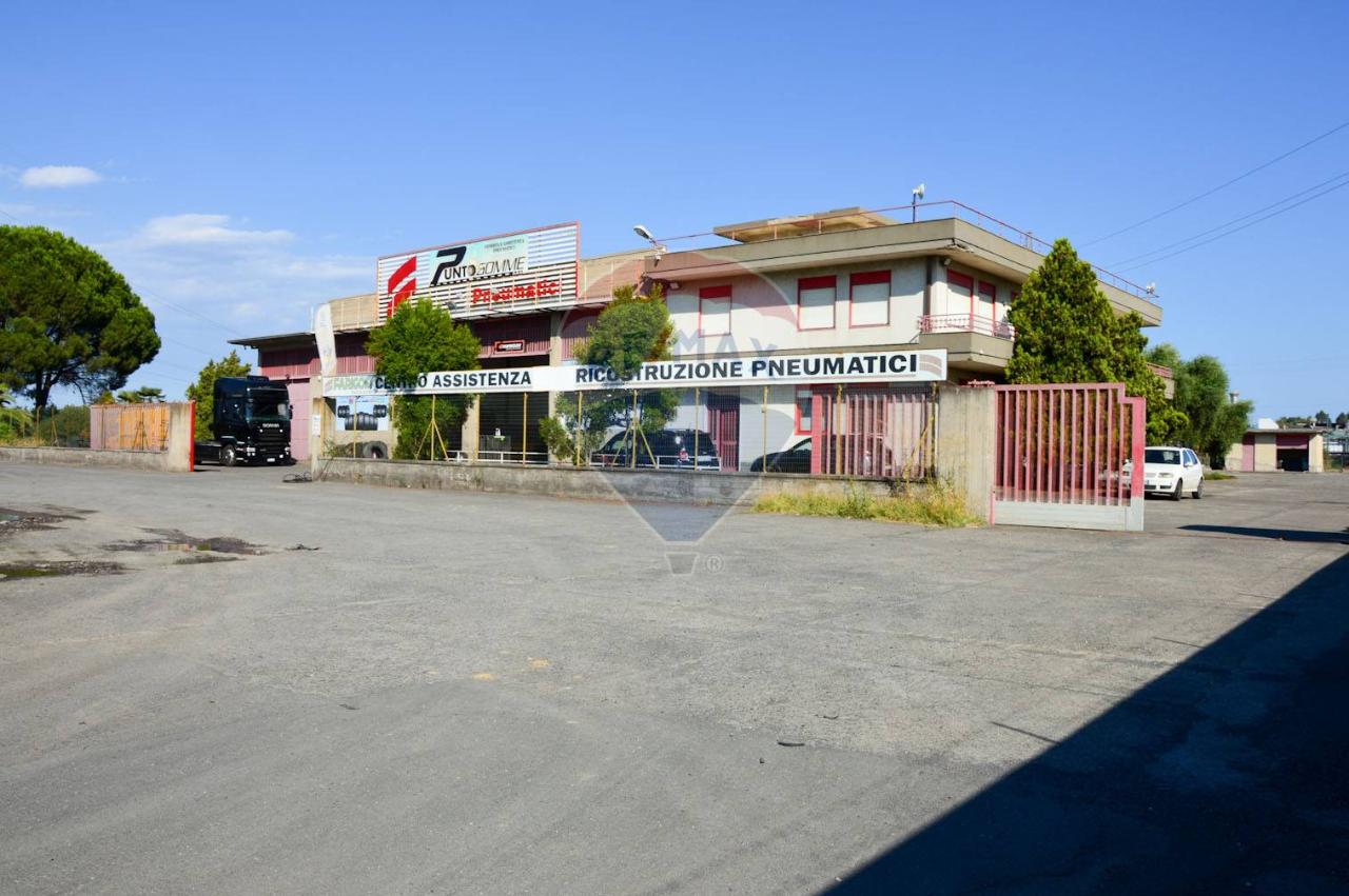 Esercizio commerciale in vendita a Catania