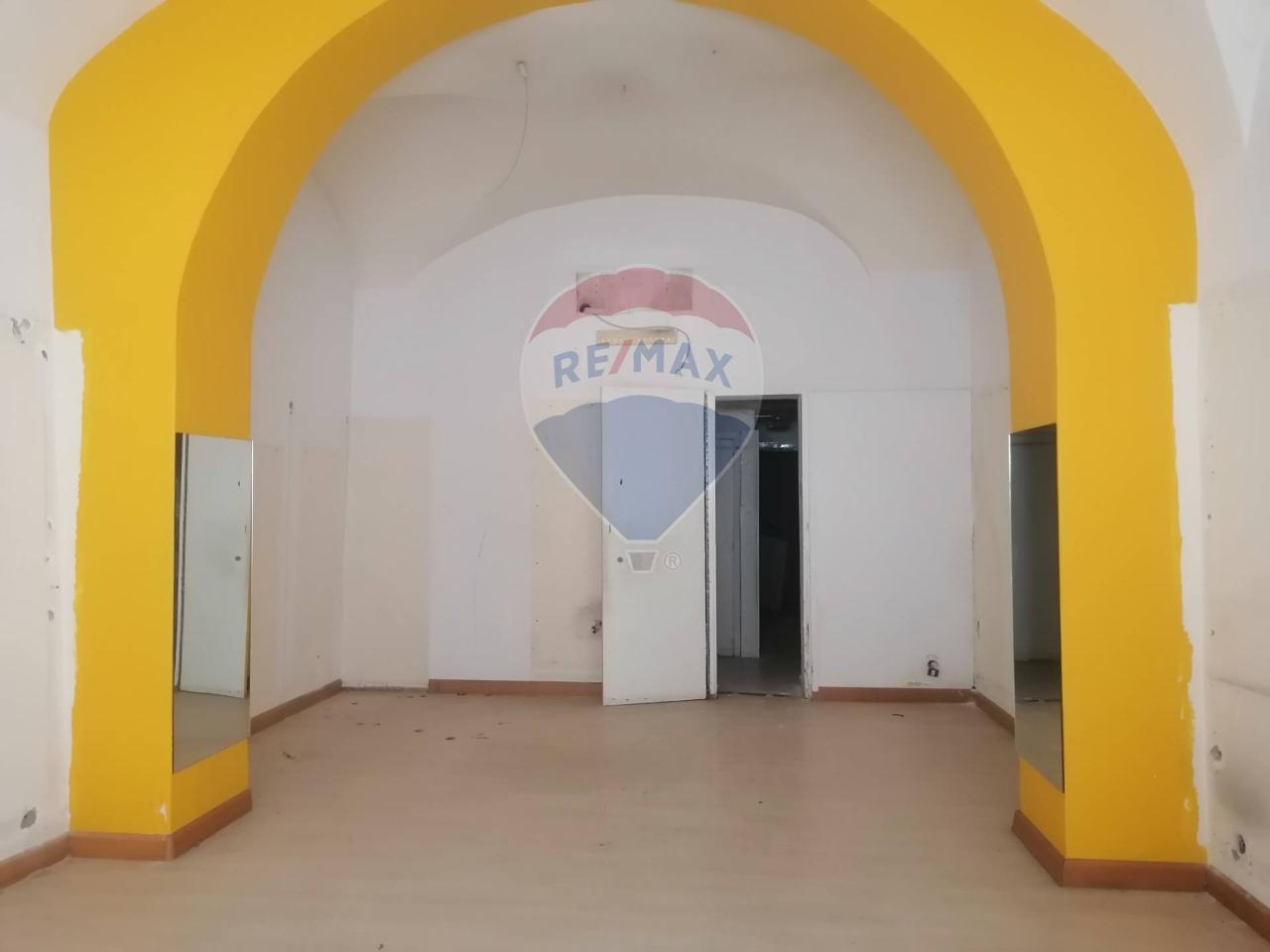 Negozio in affitto a Acireale