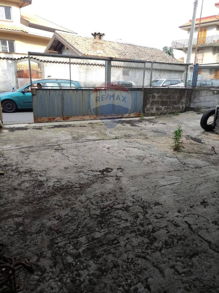 Negozio in affitto a Aci Sant'Antonio