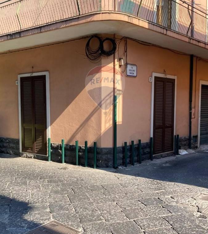 Negozio in affitto a Aci Sant'Antonio