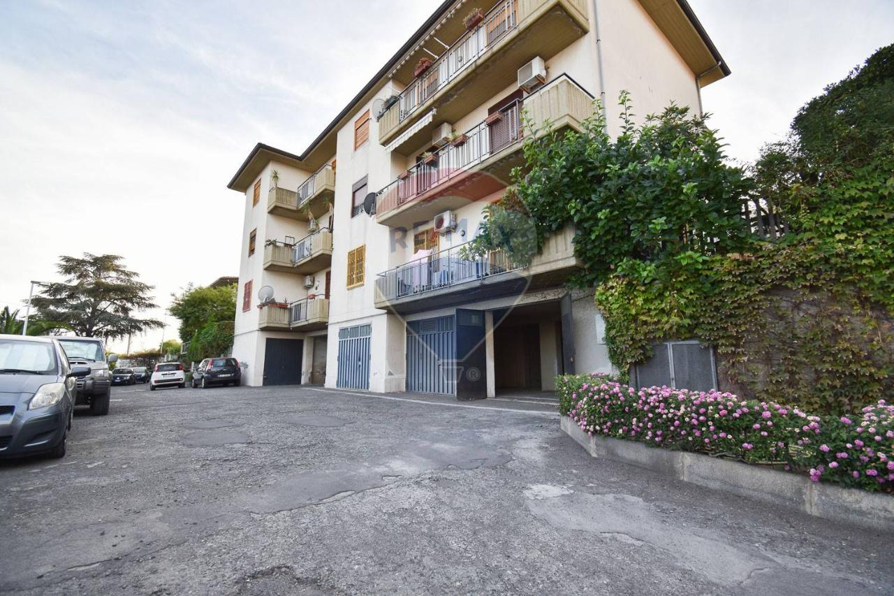 Magazzino in vendita a Aci Castello