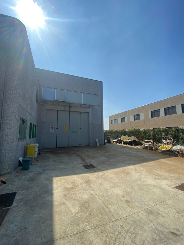 Capannone in vendita a Gombito