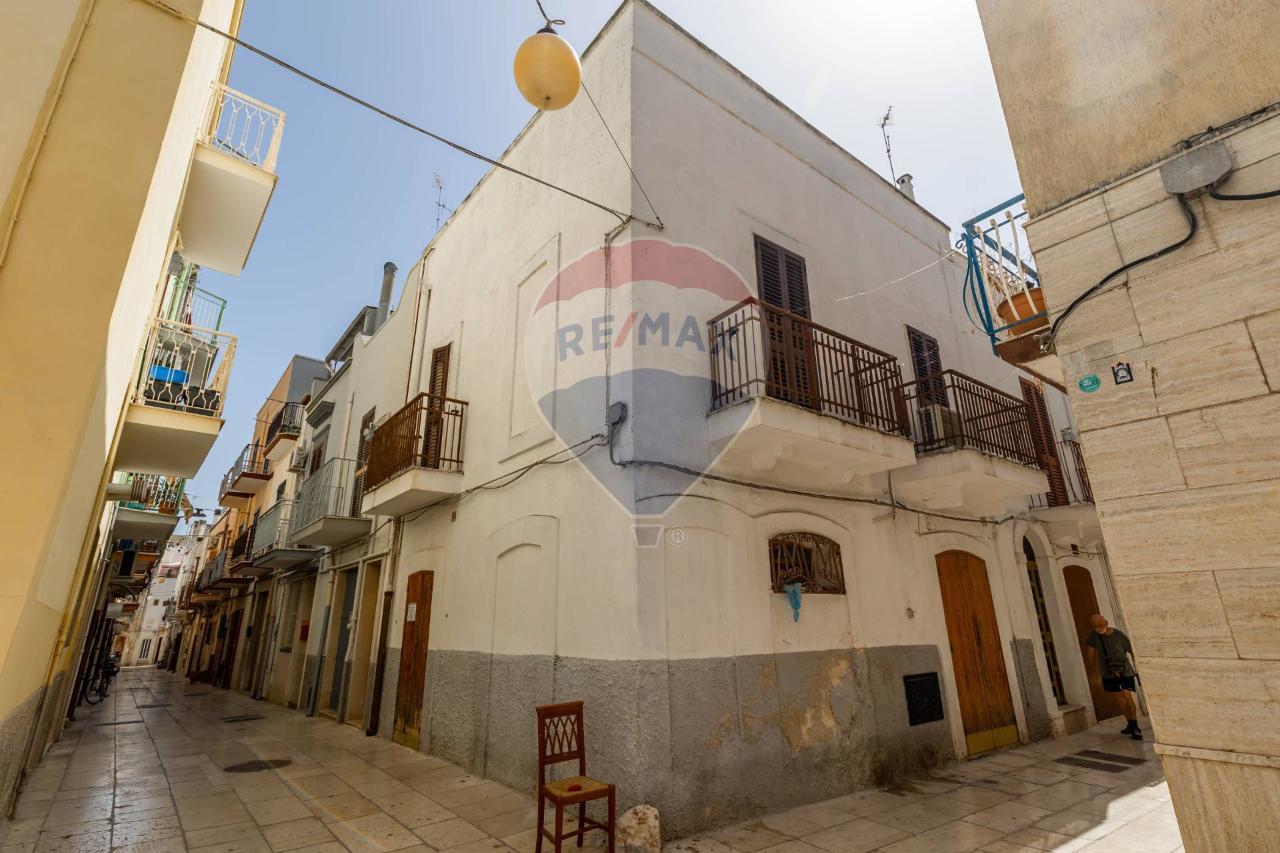 Casa indipendente in vendita a Mola Di Bari