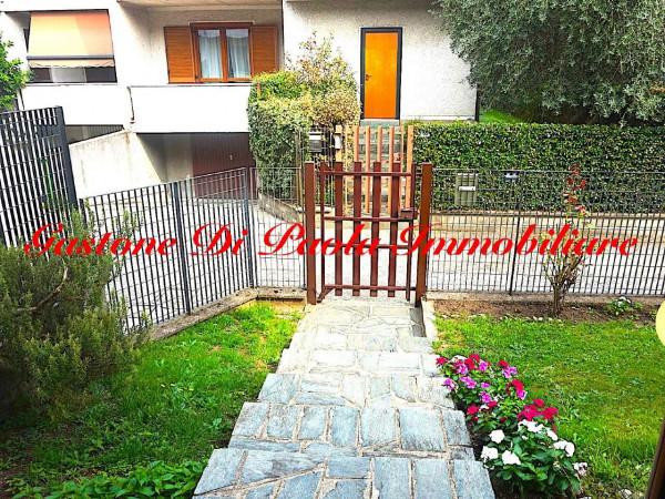 Villa bifamiliare in vendita a Carate Brianza