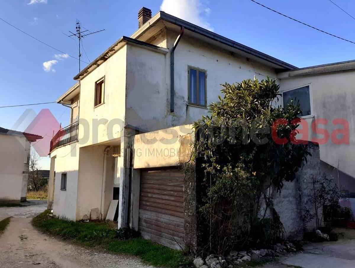 Villa in vendita a Cervaro