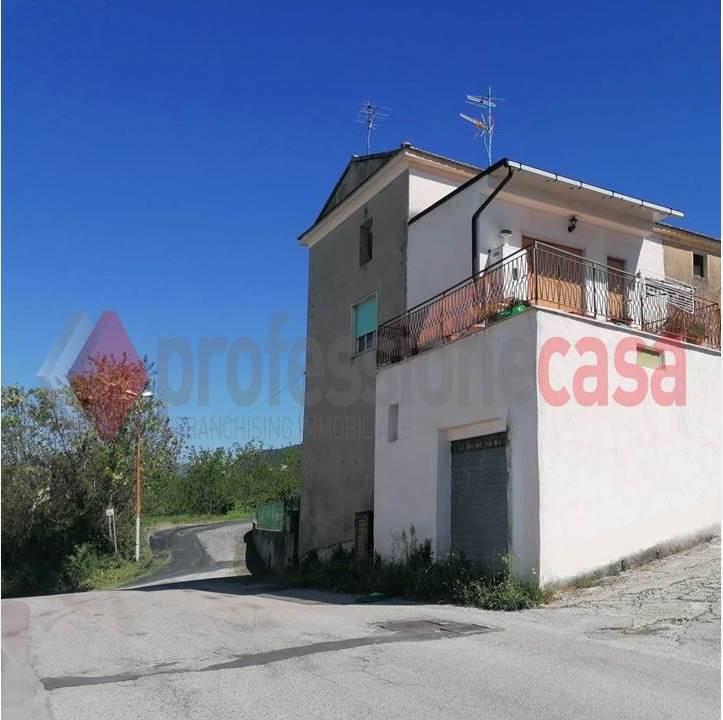 Villa in vendita a Cervaro