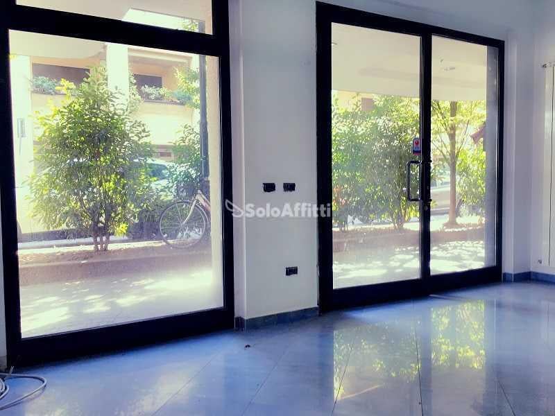 Negozio in affitto a Muggiò