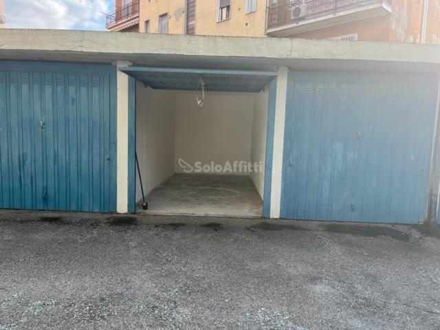 Parcheggio chiuso in affitto a Limbiate