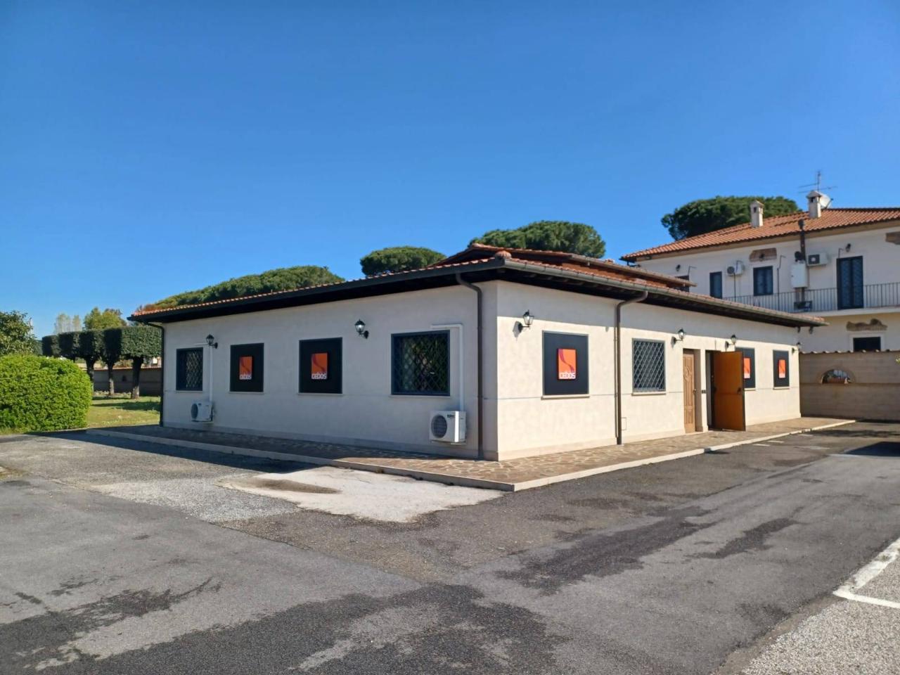 Negozio in affitto a Pomezia