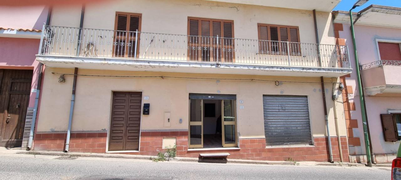 Esercizio commerciale in affitto a Capoterra