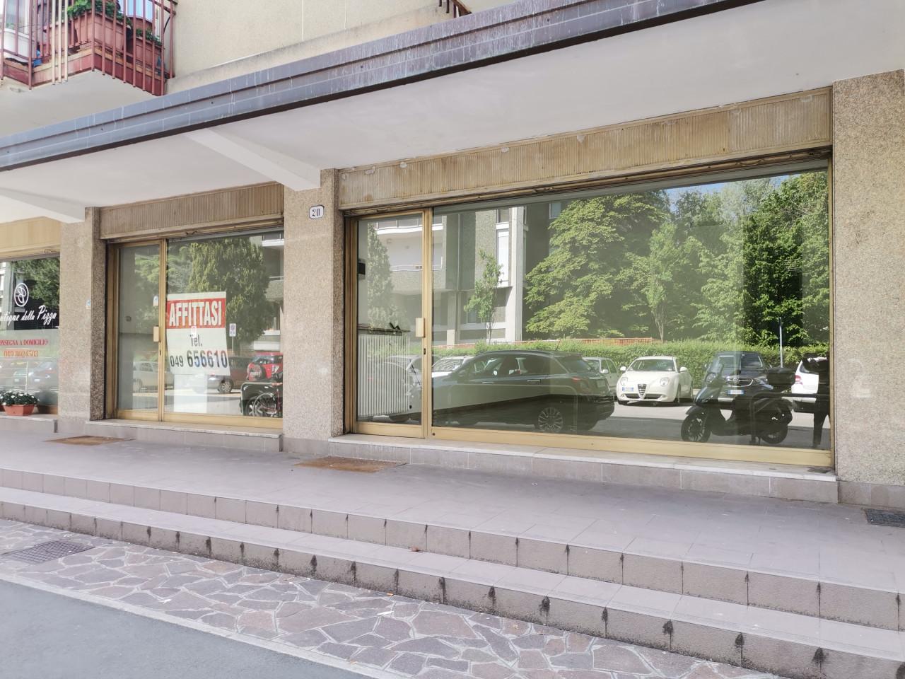 Negozio in affitto a Padova