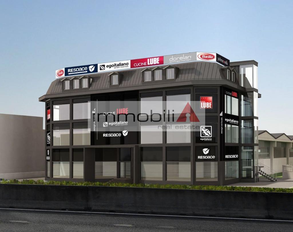 Showroom in affitto a Verano Brianza