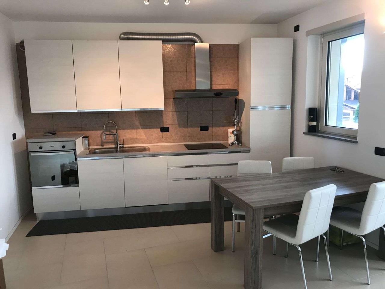 Appartamento in vendita a Carugo