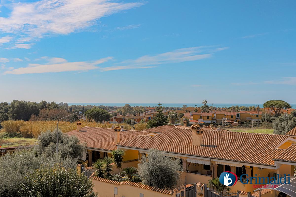 Villa a schiera in Via Teverone , Ardea