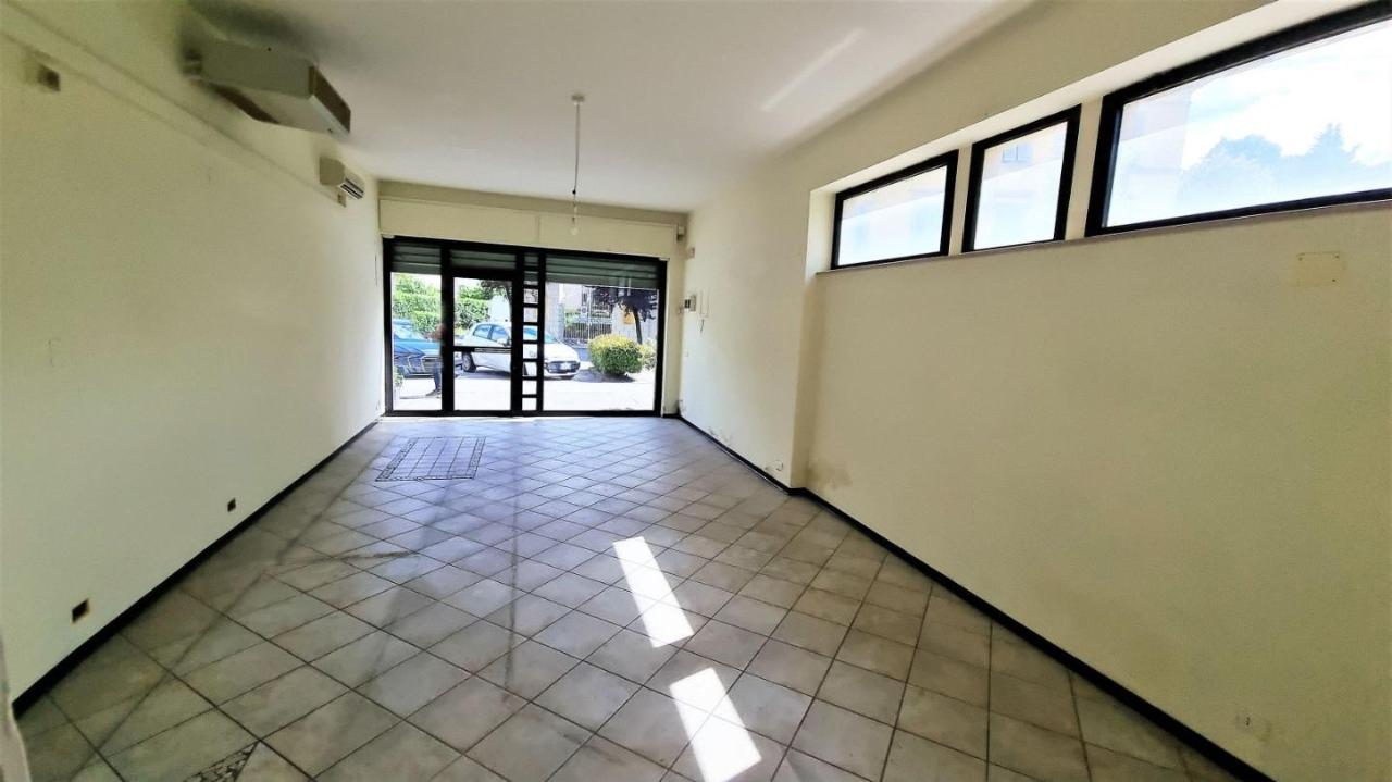 Locale commerciale in affitto a Lucca